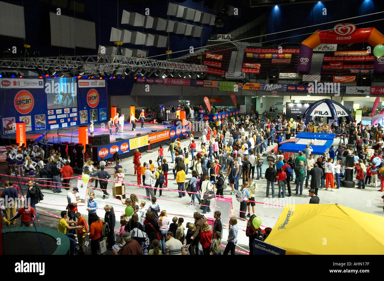 Sports halls hi-res stock photography and images - Alamy