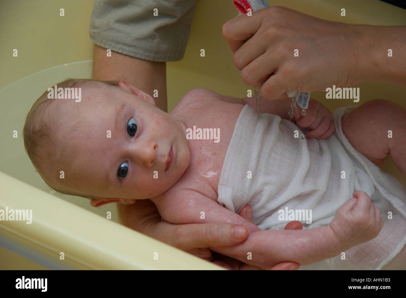 Laving hi-res stock photography and images - Alamy