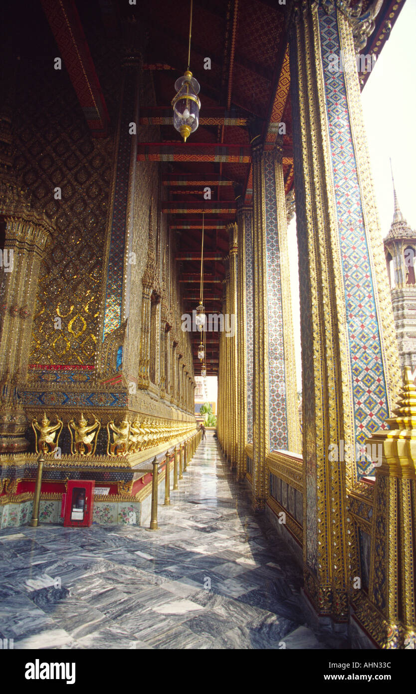 Palace hallways hi-res stock photography and images - Alamy