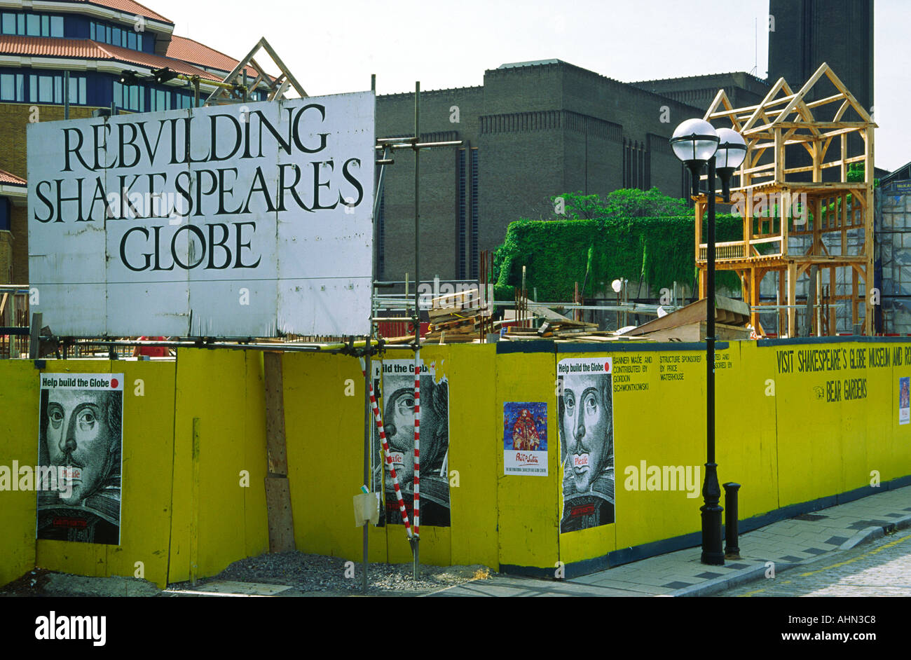 Building Shakespeares Globe Theatre on the South Bank in 1993 London ...