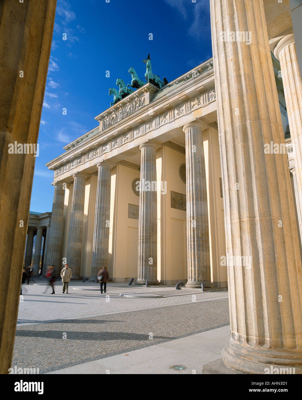 Berlin and brandenburg gate hi-res stock photography and images - Alamy