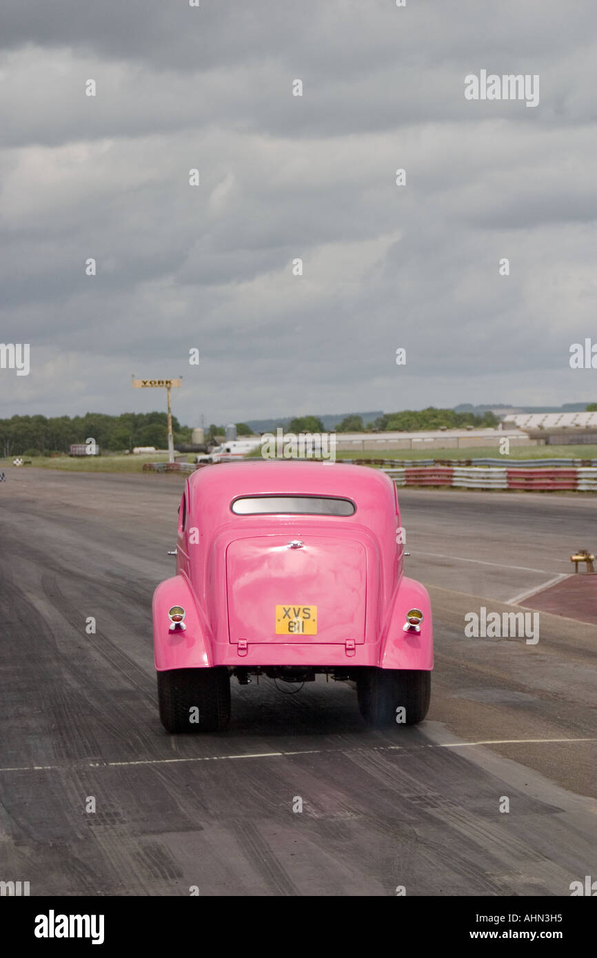 Shocking pink car hi-res stock photography and images - Alamy
