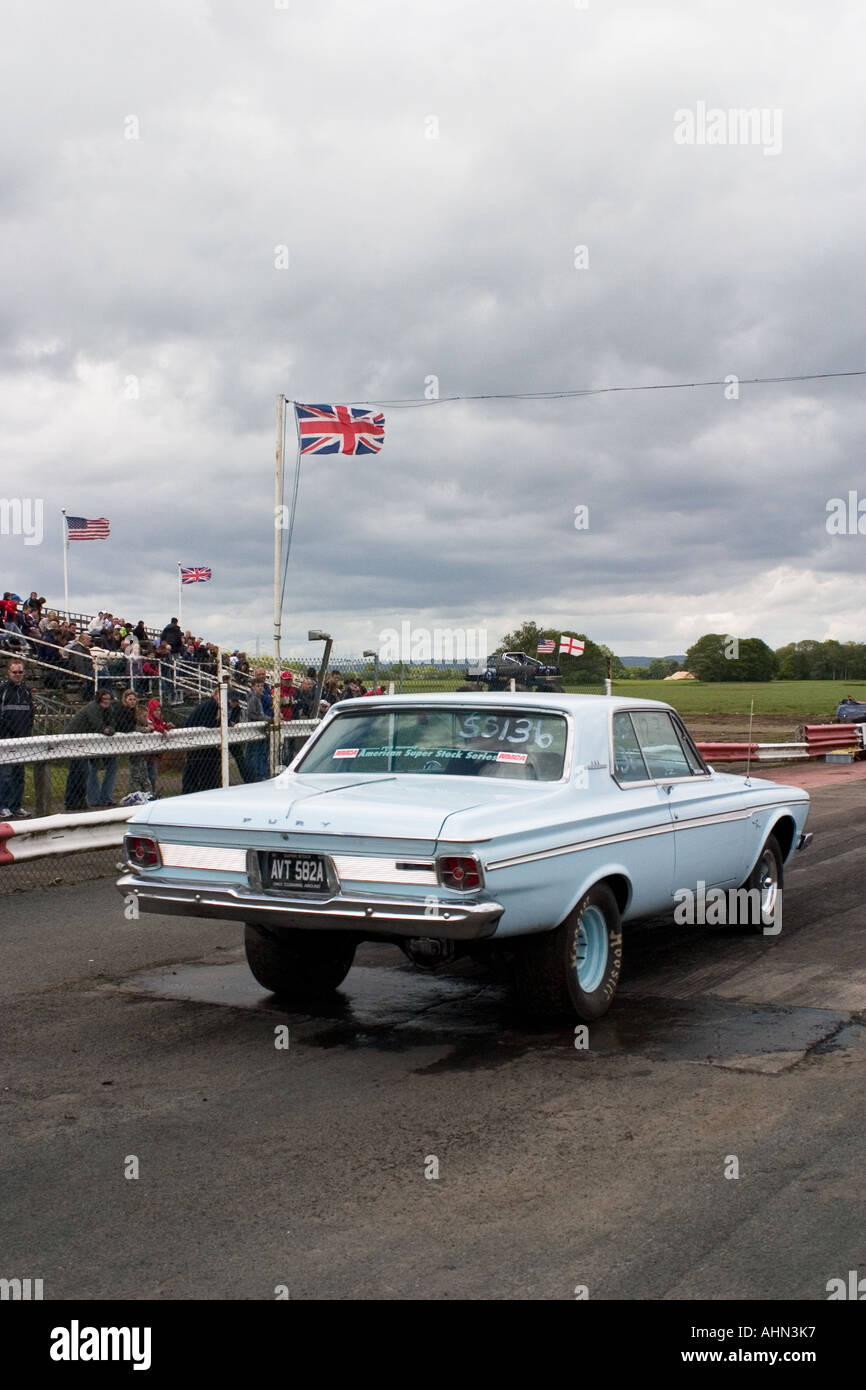 American muscle car doing burnout hi-res stock photography and images ...