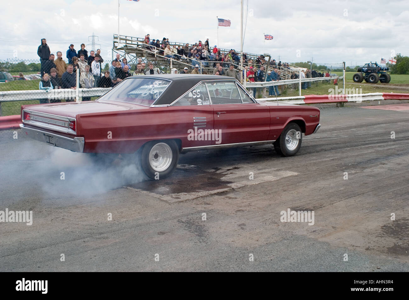 American Muscle Car Doing Burnout Stock Photos & American Muscle Car ...