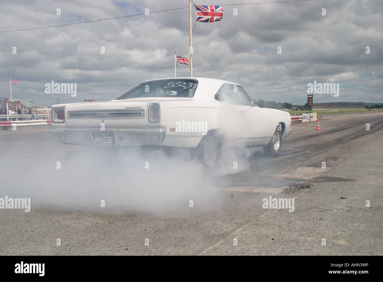 American Muscle Car Doing Burnout Stock Photos & American Muscle Car ...