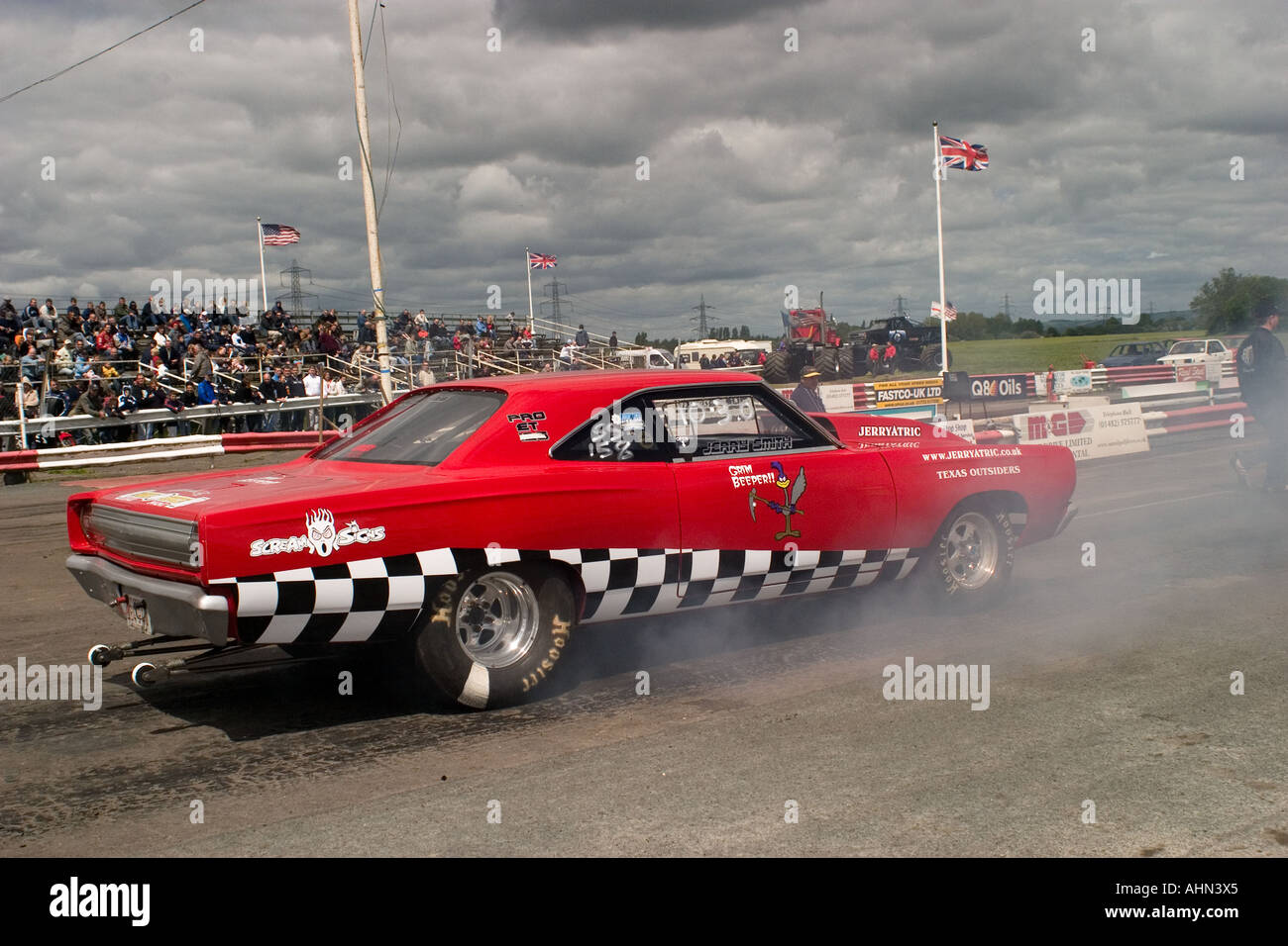 American Muscle Car Doing Burnout Stock Photos & American Muscle Car ...