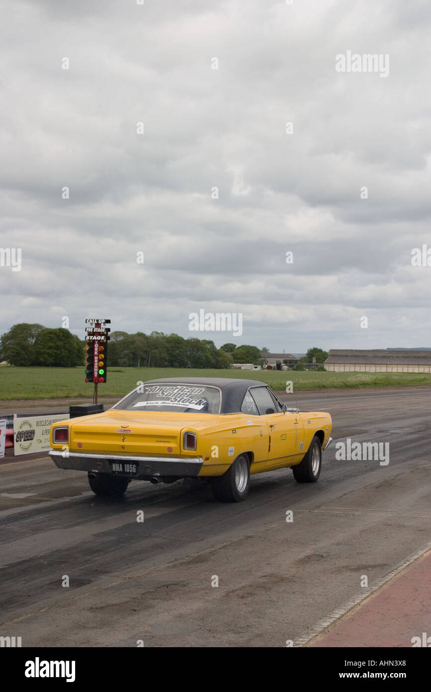 American muscle car on start line at drag race Stock Photo - Alamy