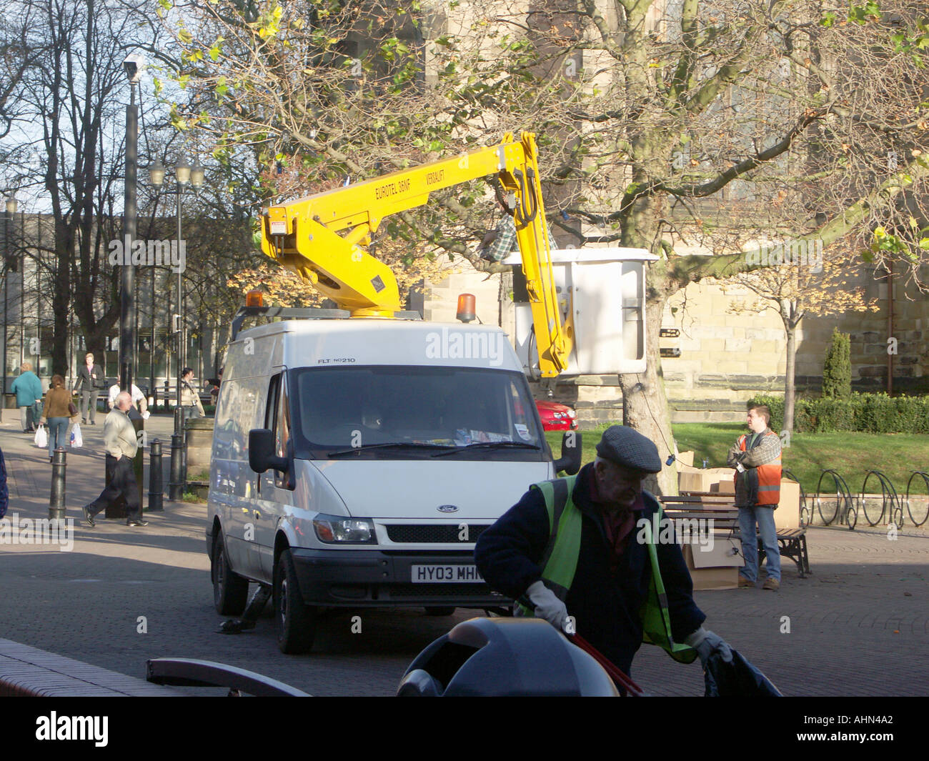 Male litter picker hi-res stock photography and images - Alamy