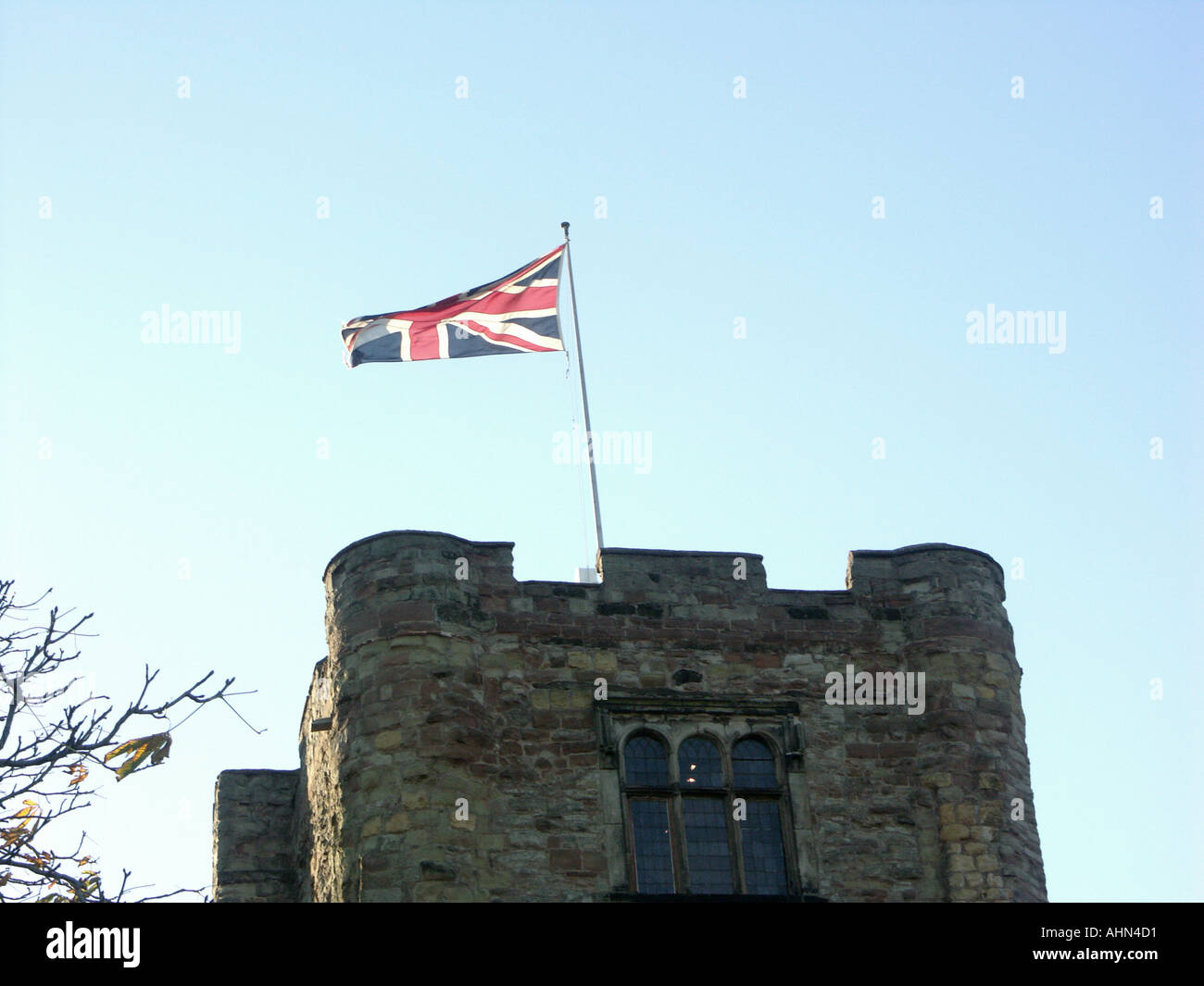 Tamworth Castle tower flying the Union Jack flag Stock Photo - Alamy