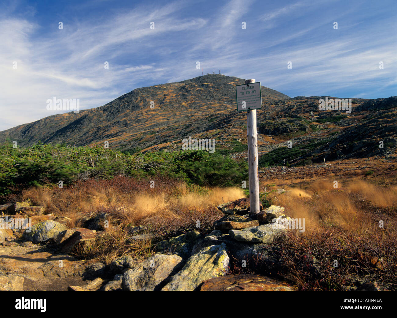 The beautiful scenic landscape of Mount Washington from Crawford Path ...