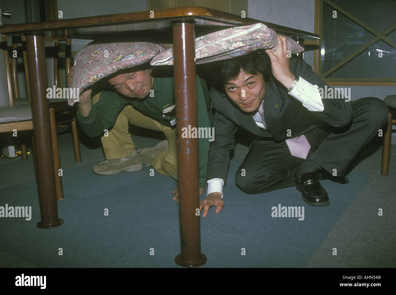 Earthquake simulation hi-res stock photography and images - Alamy