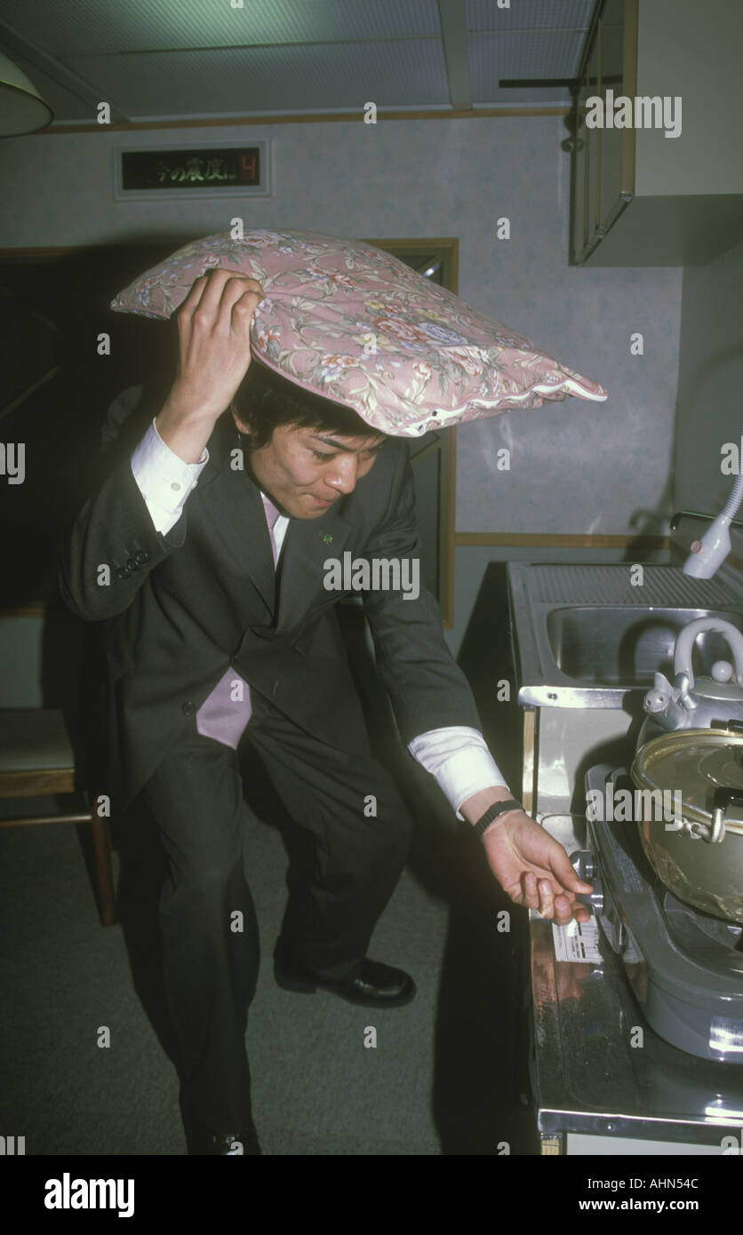 Earthquake simulation hi-res stock photography and images - Alamy