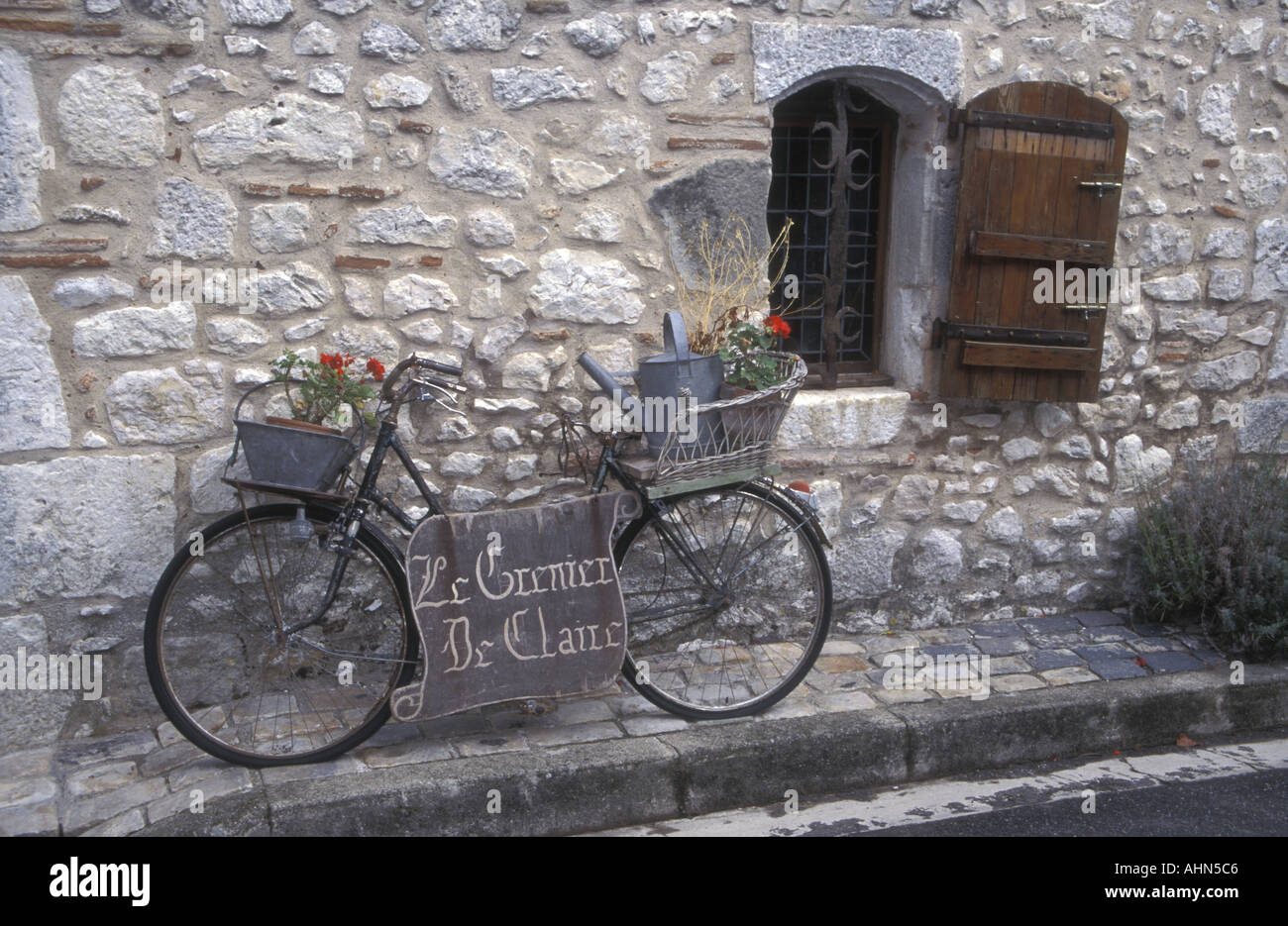 Old french shop sign hi-res stock photography and images - Alamy