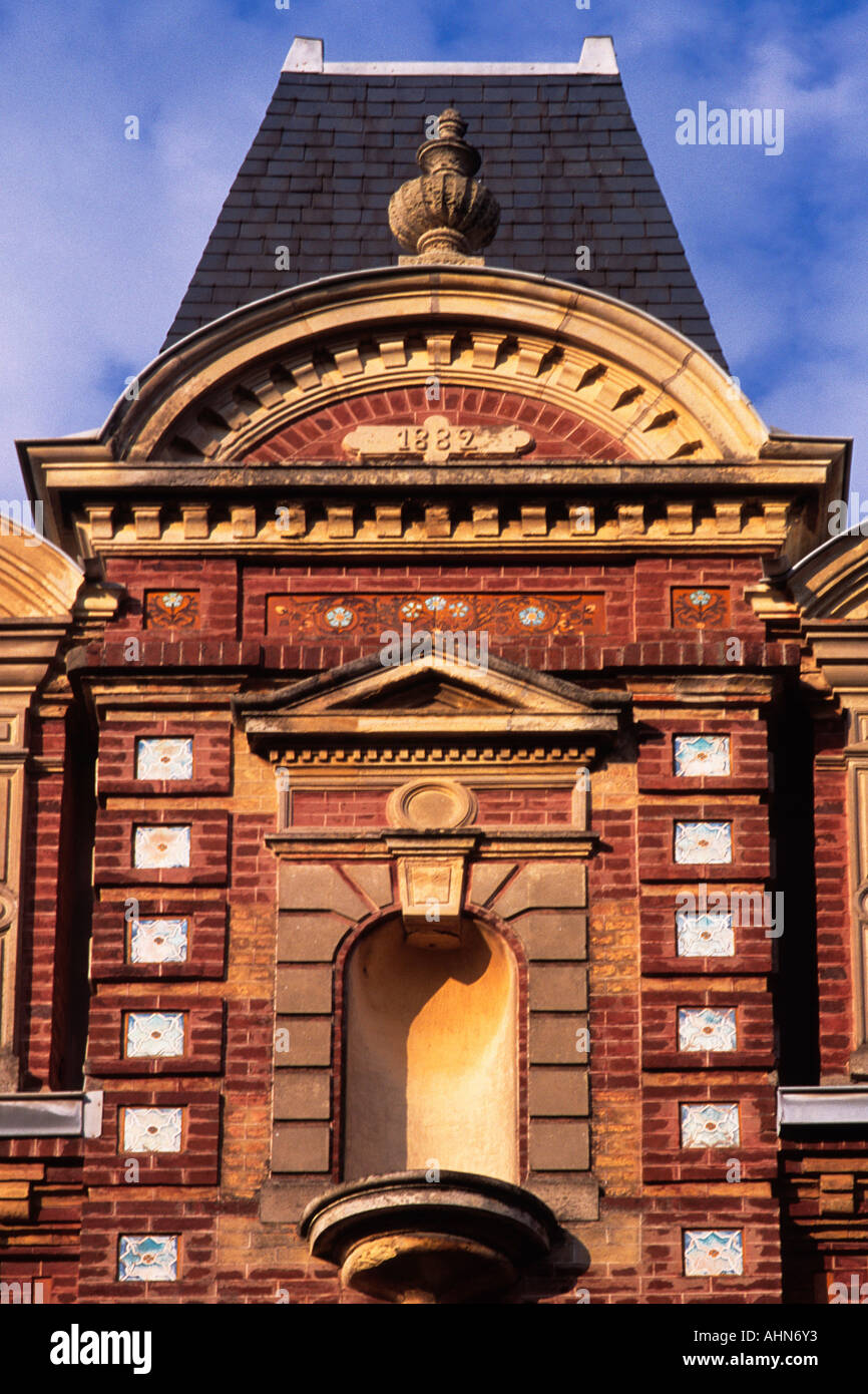 Mansard roof exterior hi-res stock photography and images - Alamy