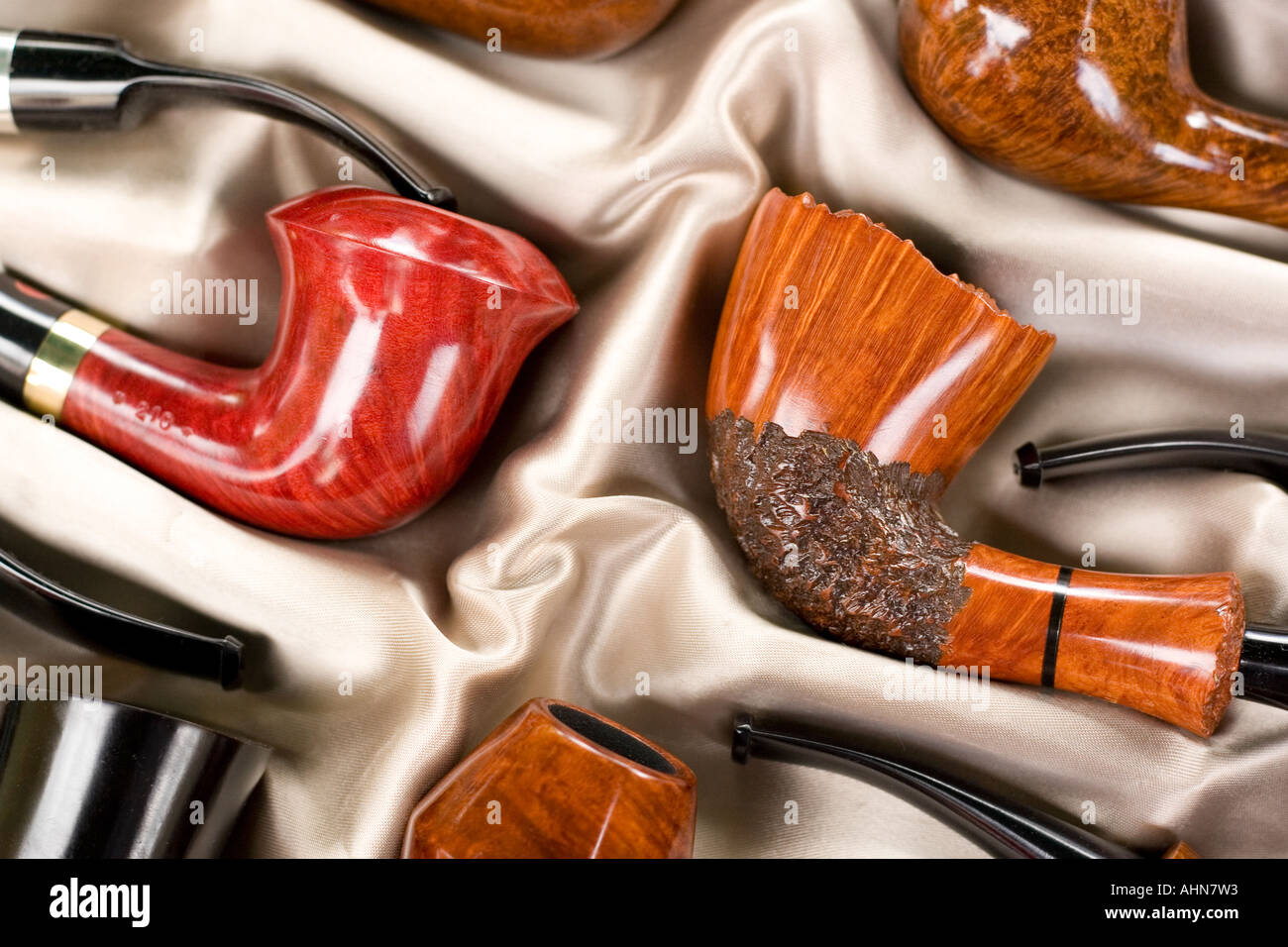 Smoking pipe in hand hi-res stock photography and images - Alamy