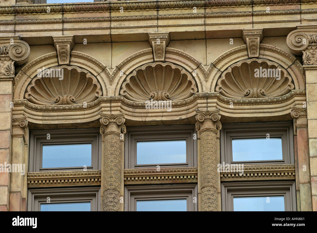 Triple arch design hi-res stock photography and images - Alamy