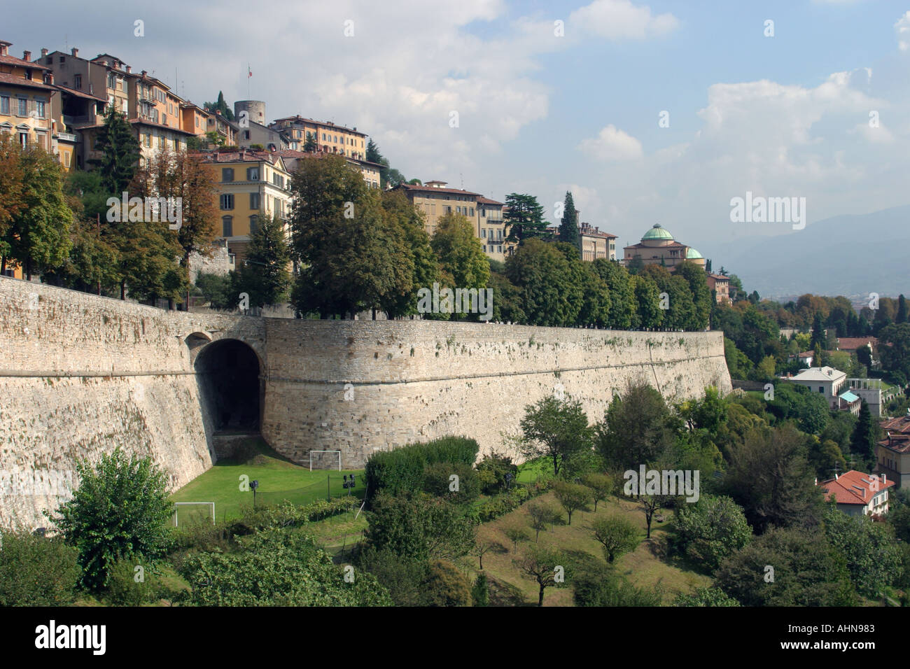 Brick wall football pitch hi-res stock photography and images - Alamy