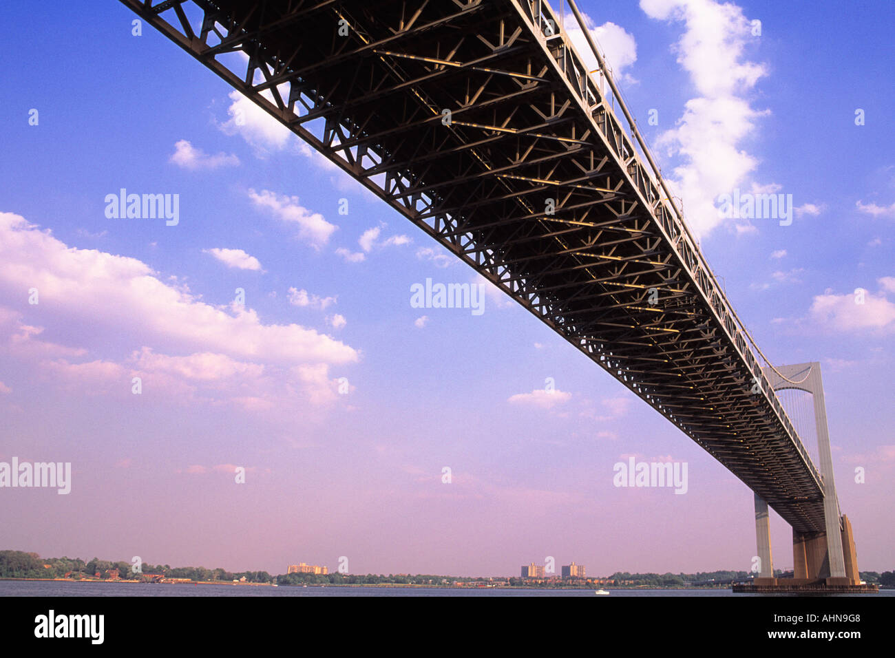Whitestone bridge hi-res stock photography and images - Alamy