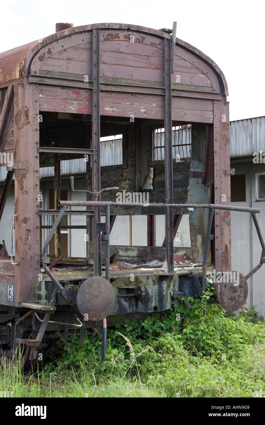 Broken carriage hi-res stock photography and images - Alamy