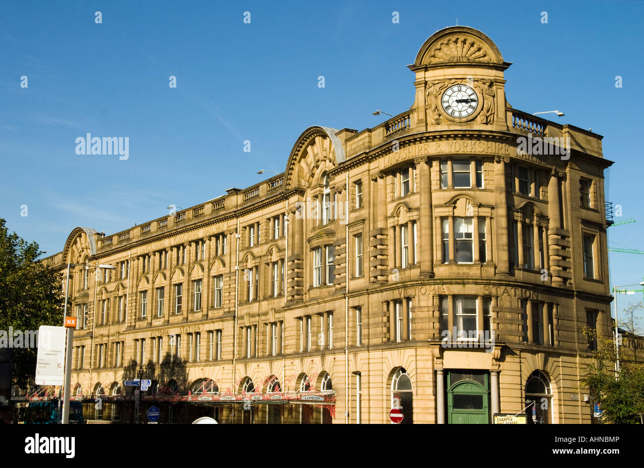 Victoria Train Station Manchester Stock Photo - Alamy