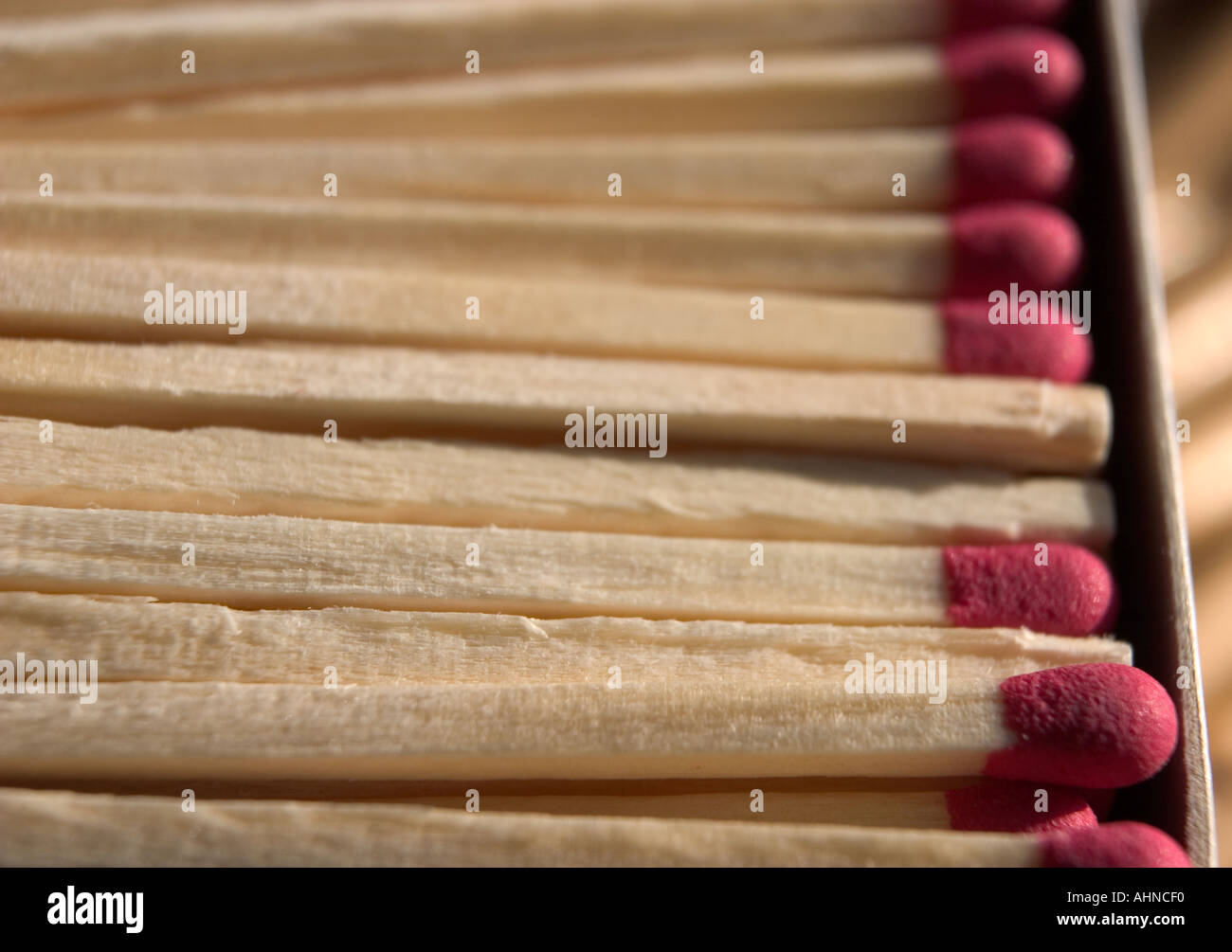 Full box matches red hi-res stock photography and images - Alamy