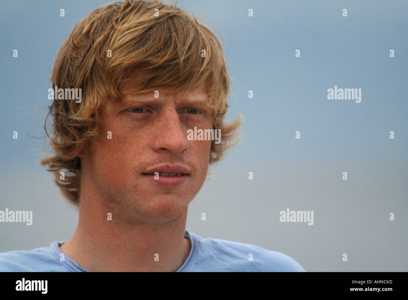 25 year old male head hi-res stock photography and images - Alamy