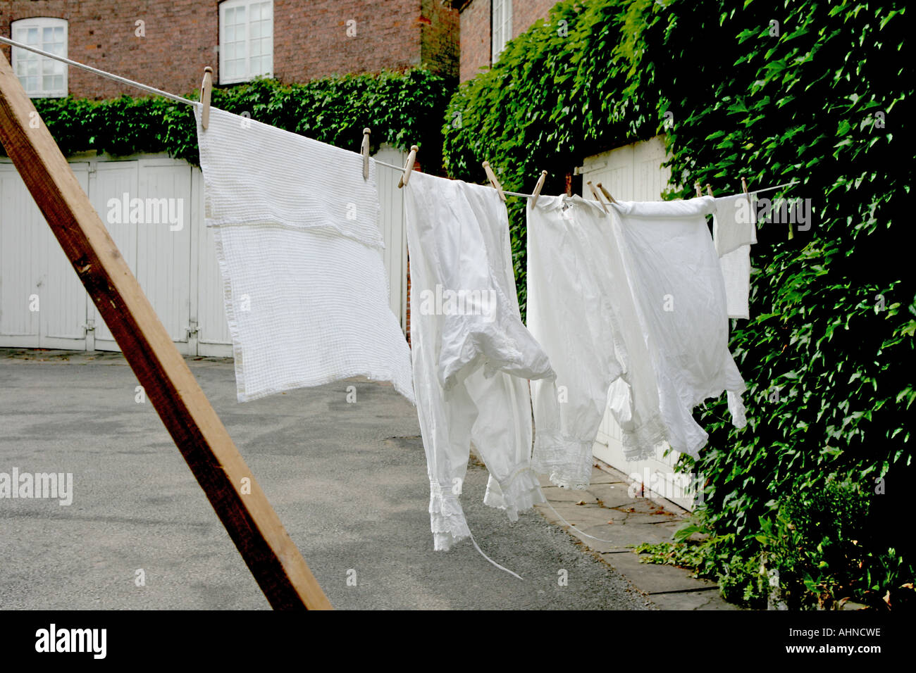 Victorian washing line hi-res stock photography and images - Alamy