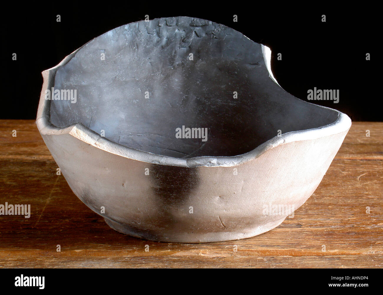 Broken pot hi-res stock photography and images - Alamy