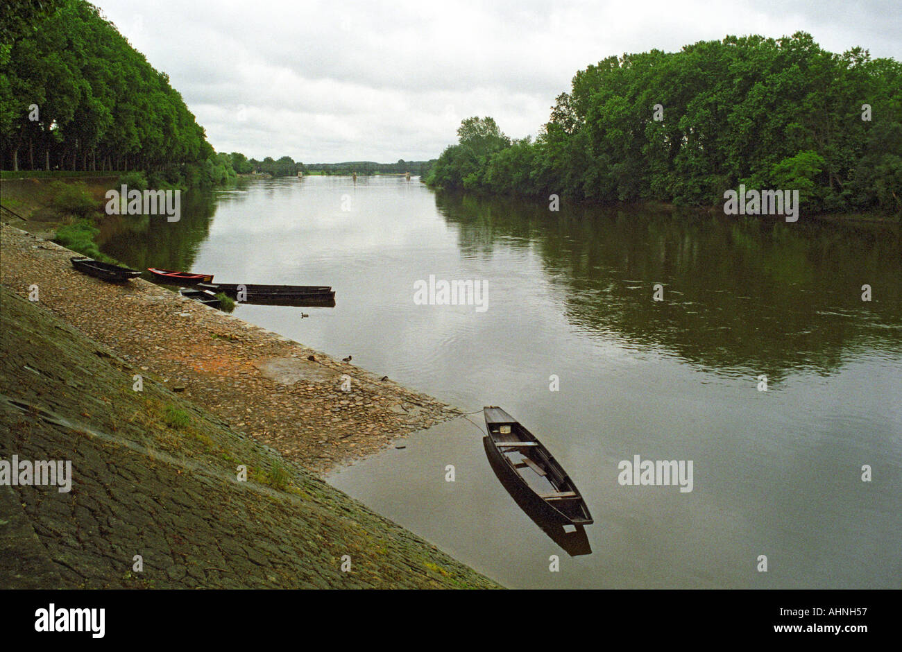 Traditional boat on loire river hi-res stock photography and images - Alamy