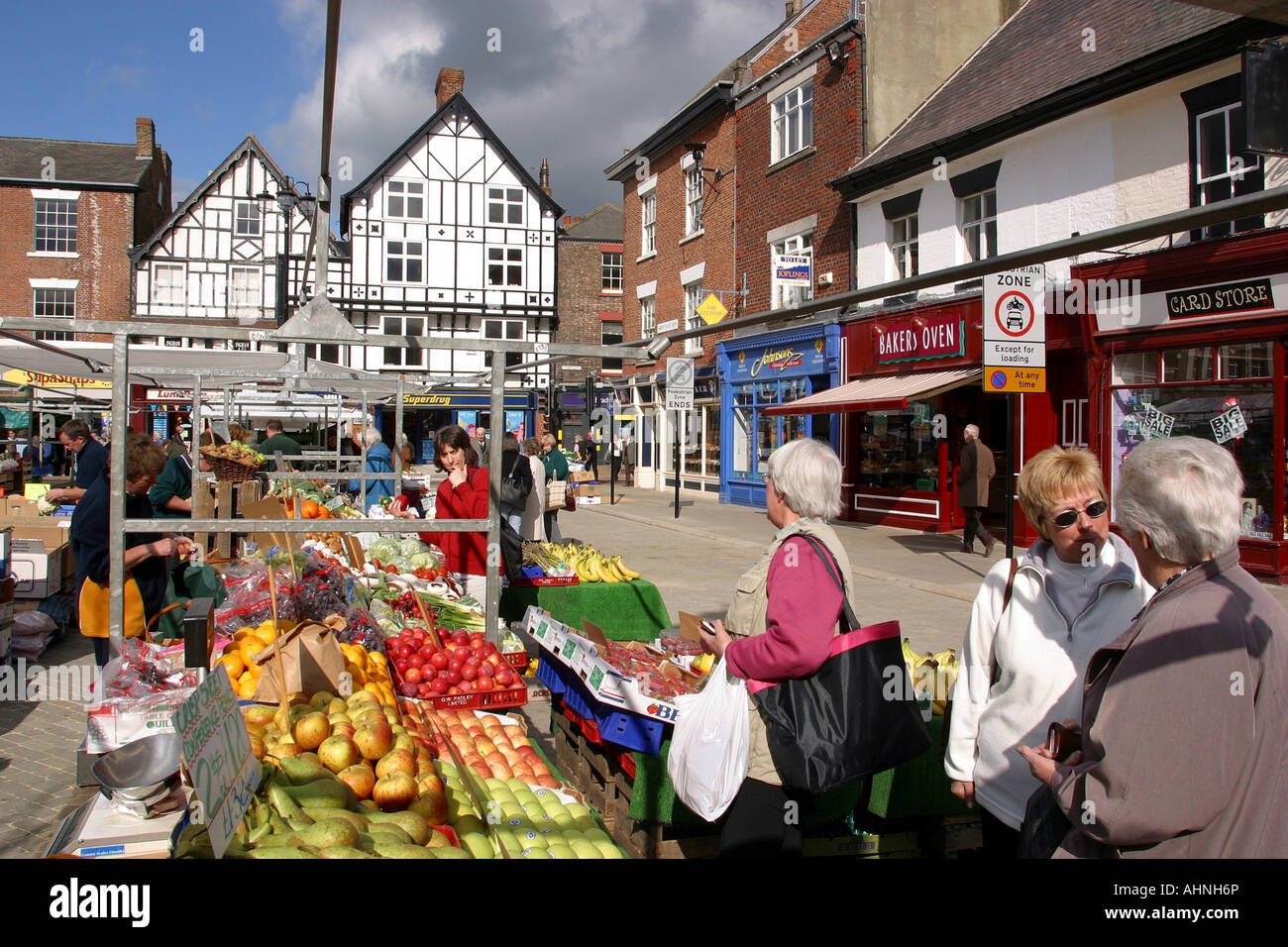 Ripon market square hi-res stock photography and images - Alamy
