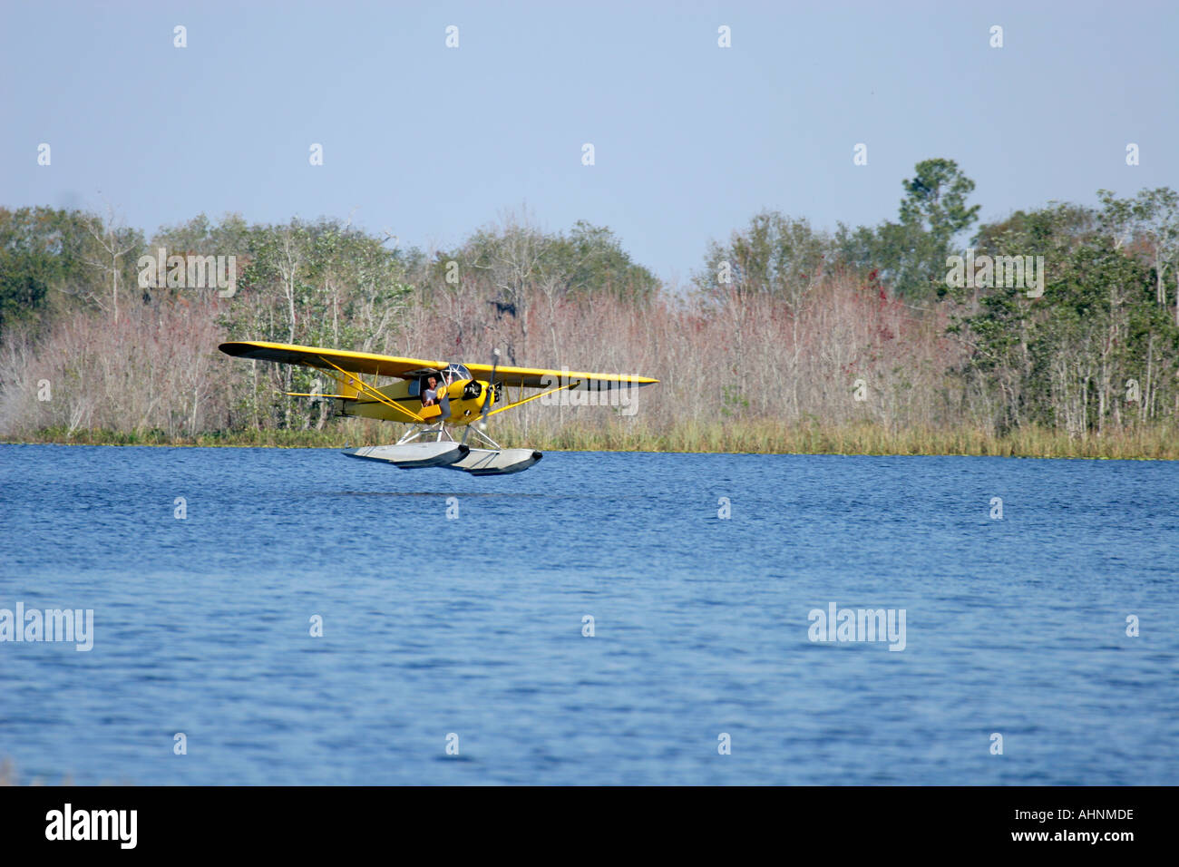 Sea plane taking off from fresh water lake Stock Photo - Alamy