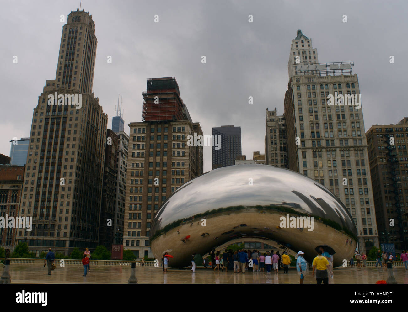 The stainless steel Cloud Gate sculpture aka "the Bean" by British ...