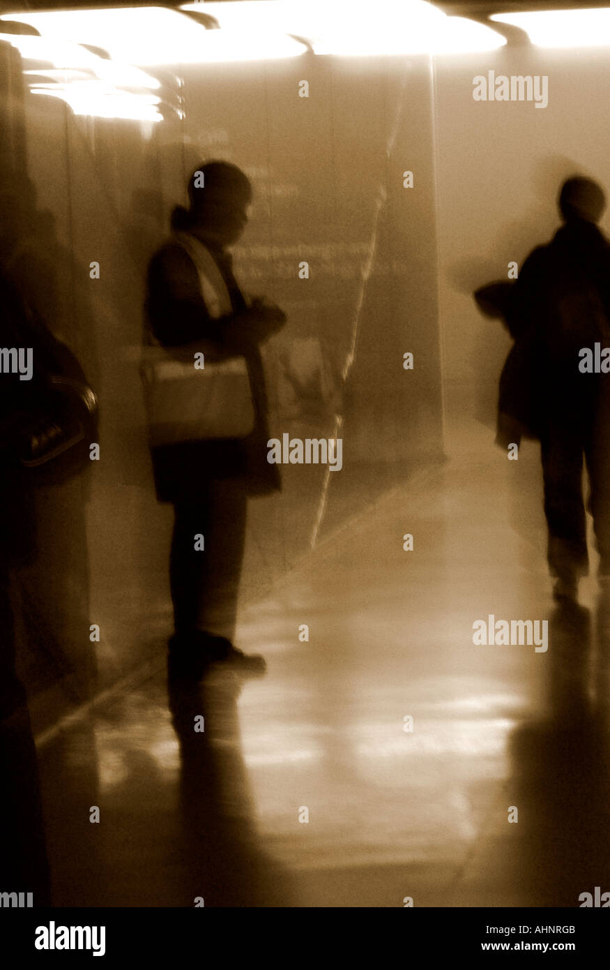 Dark figures hi-res stock photography and images - Alamy