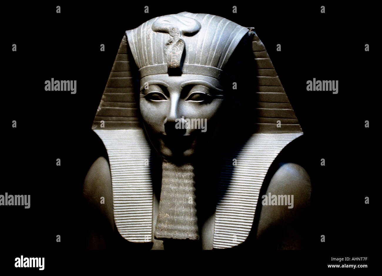 STATUE OF TUTHMOSIS III LUXOR MUSEUM Stock Photo - Alamy