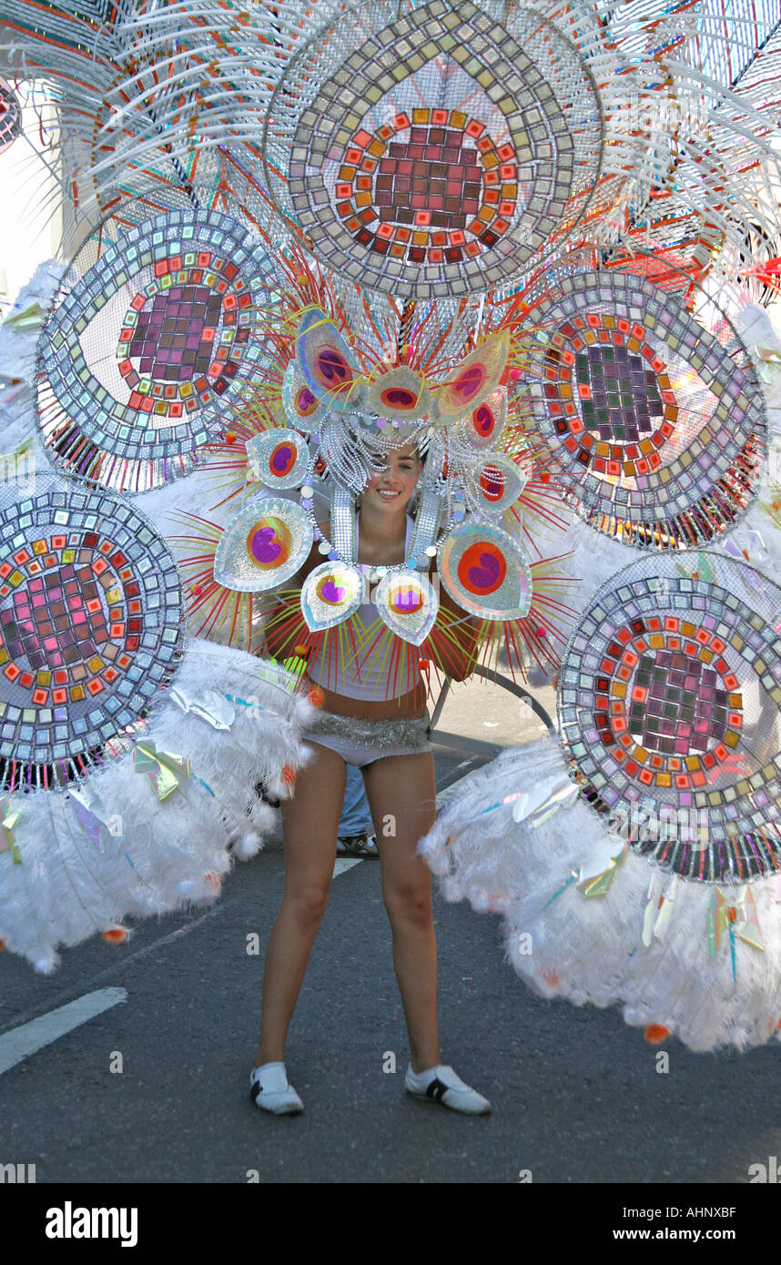 Notting hill carnival crowds food hi-res stock photography and images ...