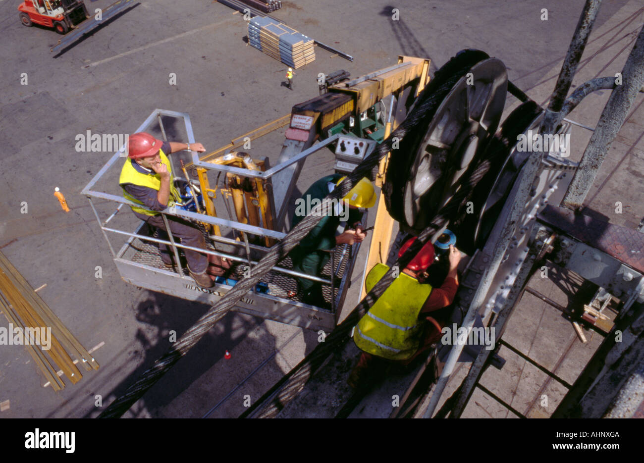 Load sensing gear hi-res stock photography and images - Alamy