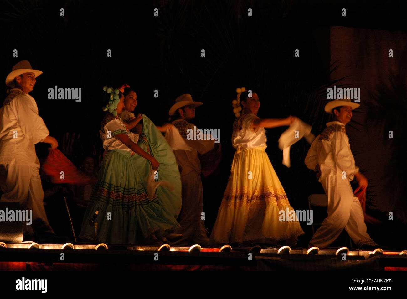 Fiesta dancers santa barbara hi-res stock photography and images - Alamy
