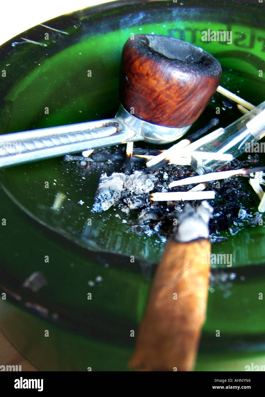 Smouldering cigar hi-res stock photography and images - Alamy