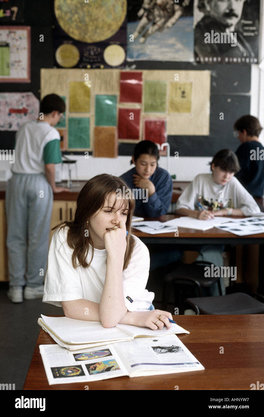 secondary school science classroom Stock Photo - Alamy