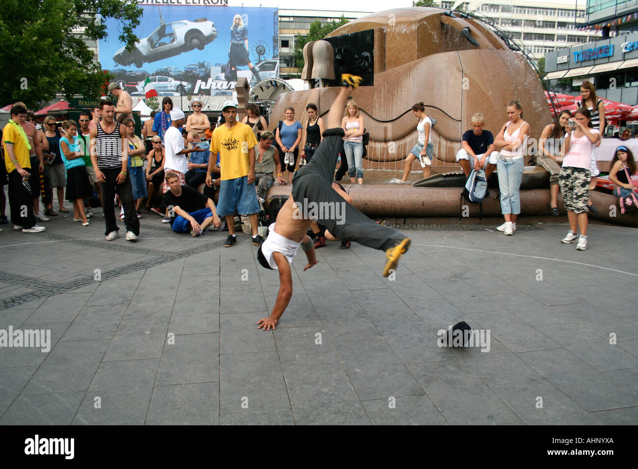Berlin Street Performers 2 Stock Photo - Alamy