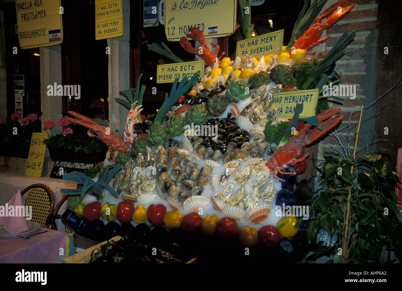 Fruit seafood display restaurant hi-res stock photography and images ...