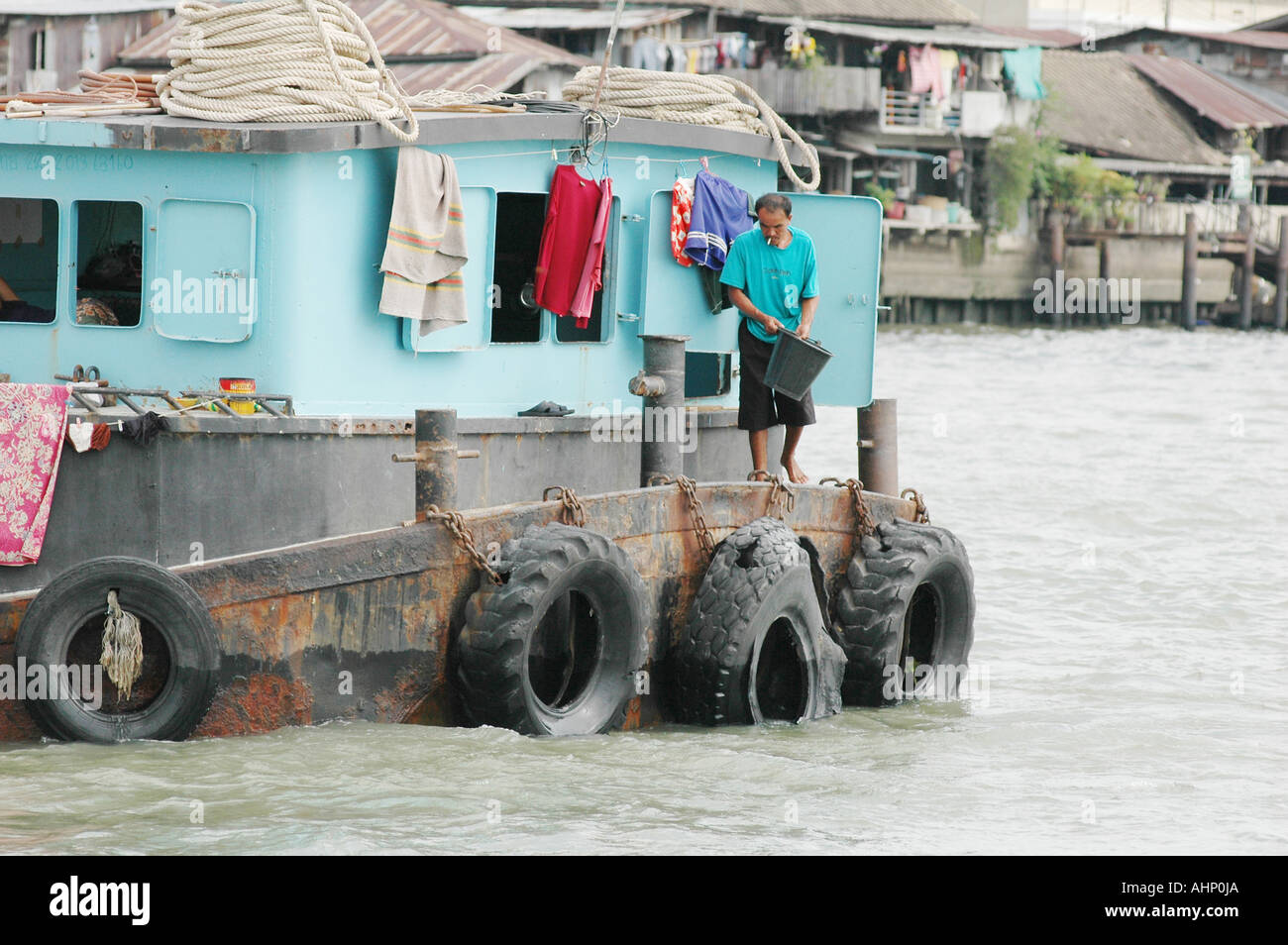 River home barge hi-res stock photography and images - Alamy