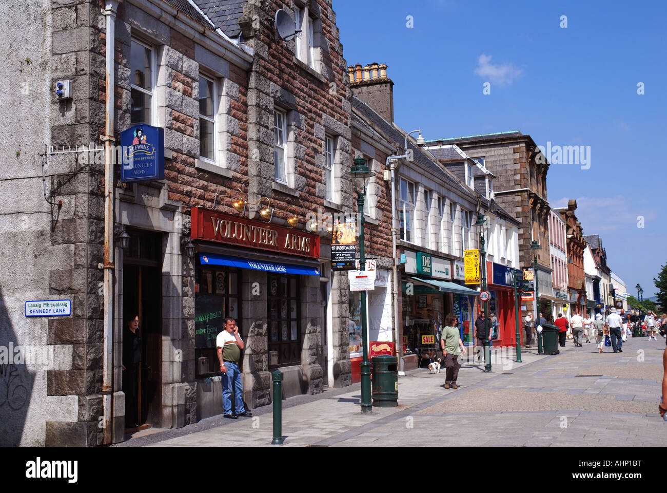 Street in town Pitlochry, Perthshire and Kinross, Scotland Stock Photo ...