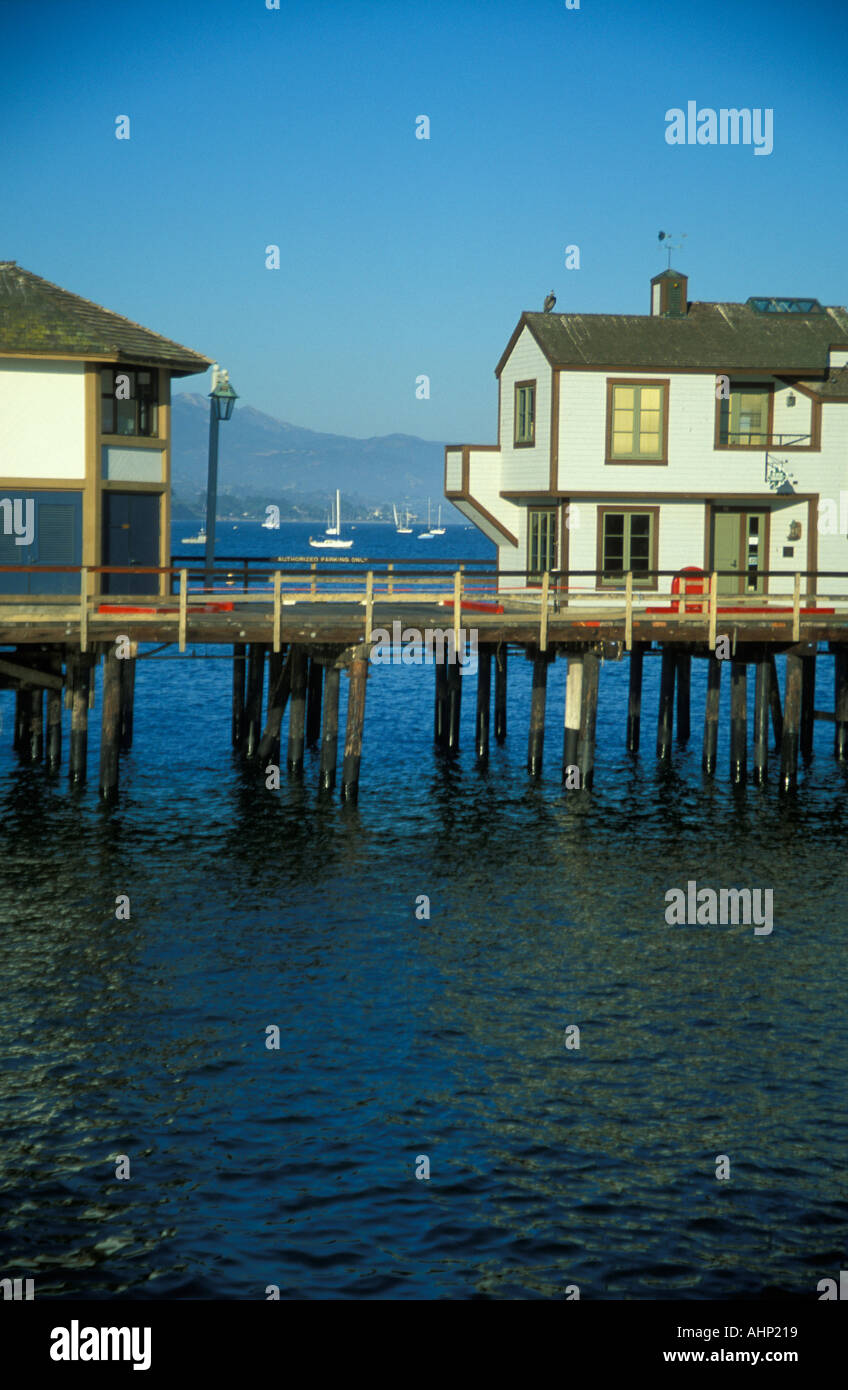 Boats peer hi-res stock photography and images - Alamy
