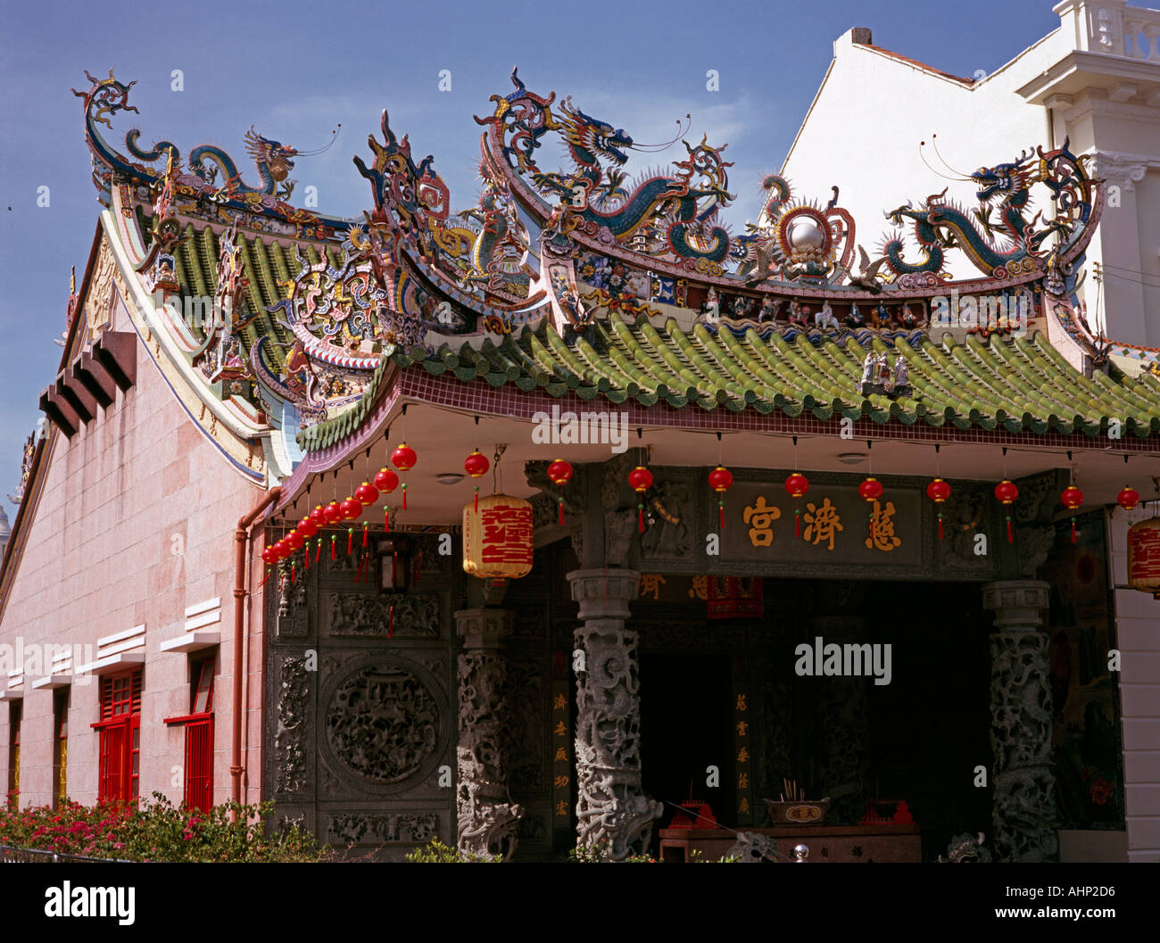 Malaysia Penang Kuan Yin Teng Temple roof Stock Photo - Alamy