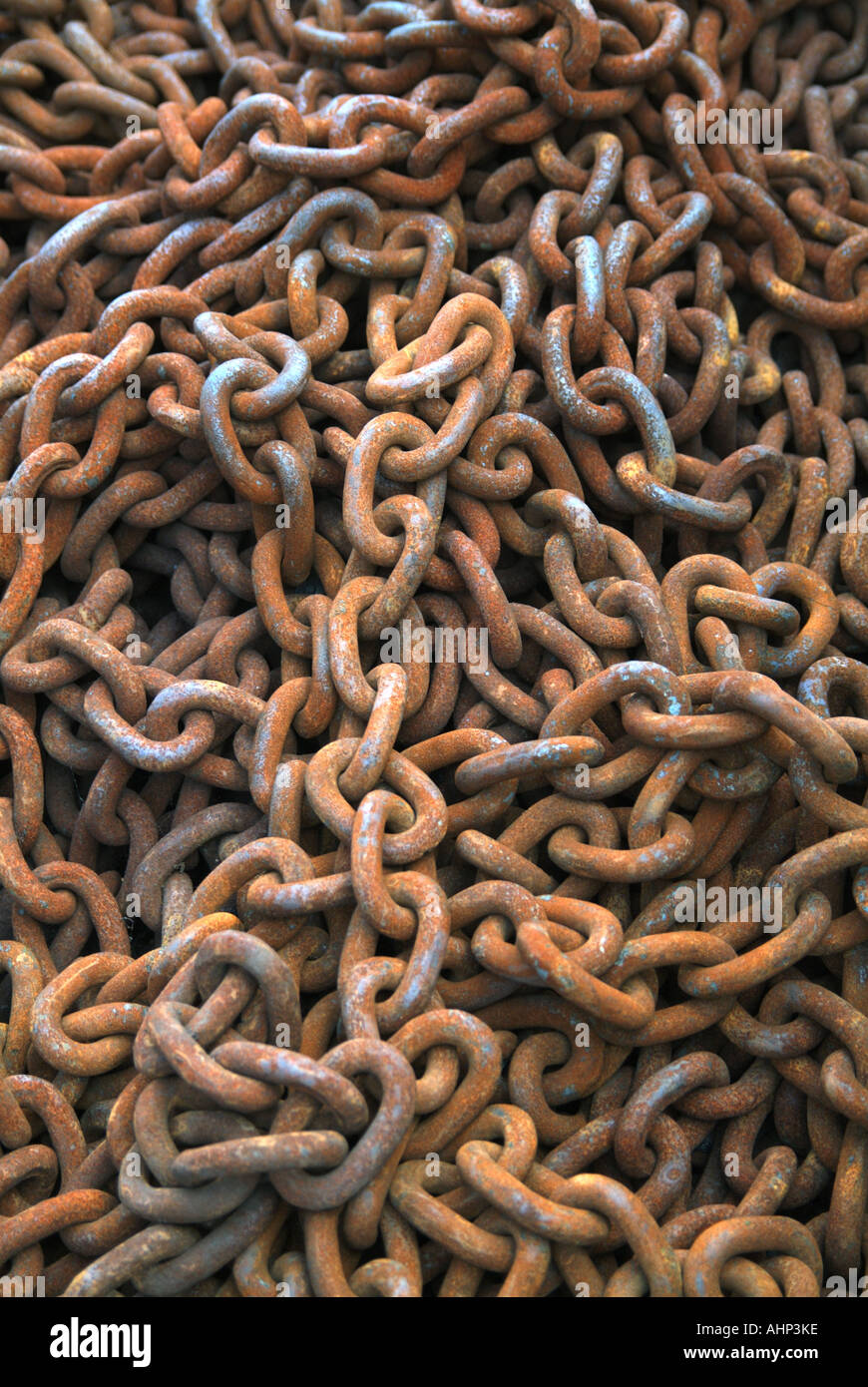 RUSTY CHAINS. ENGLAND. UK Stock Photo - Alamy