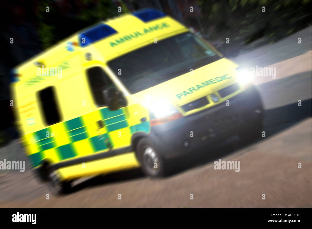 SPEEDING AMBULANCE. ENGLAND. UK Stock Photo - Alamy