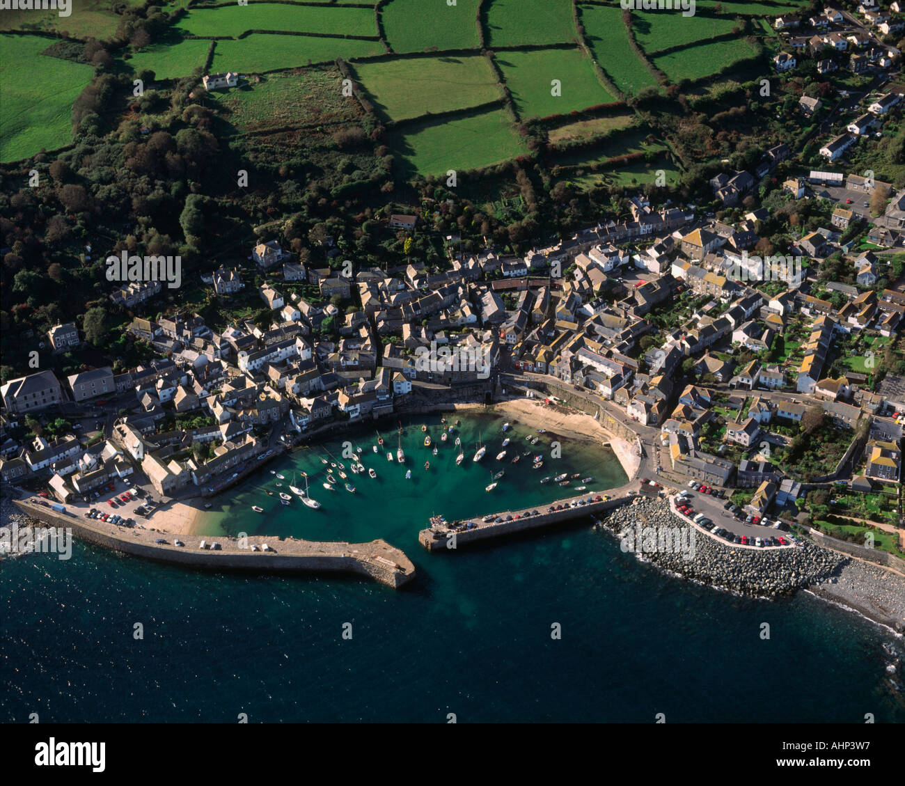 Birdseye view of harbour hi-res stock photography and images - Alamy