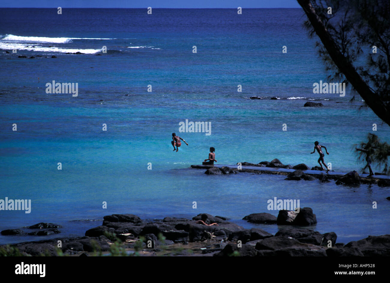 Children jumping off jetty hi-res stock photography and images - Alamy
