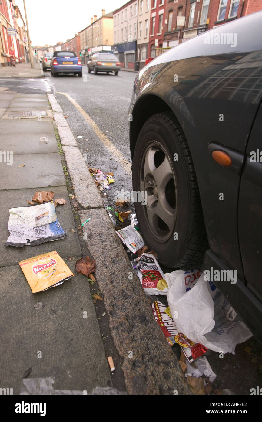 litter on the streets of Kensington liverpool Stock Photo - Alamy
